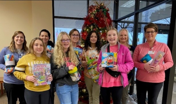 Holy Rosary 8th Grade Donates to Hospital – Mercer County Outlook