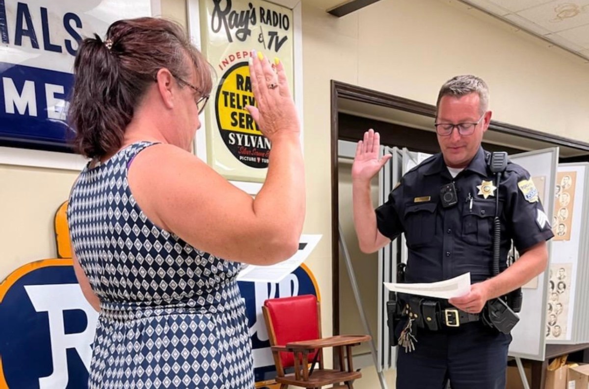 Rockford Swears In New Police Chief – Mercer County Outlook